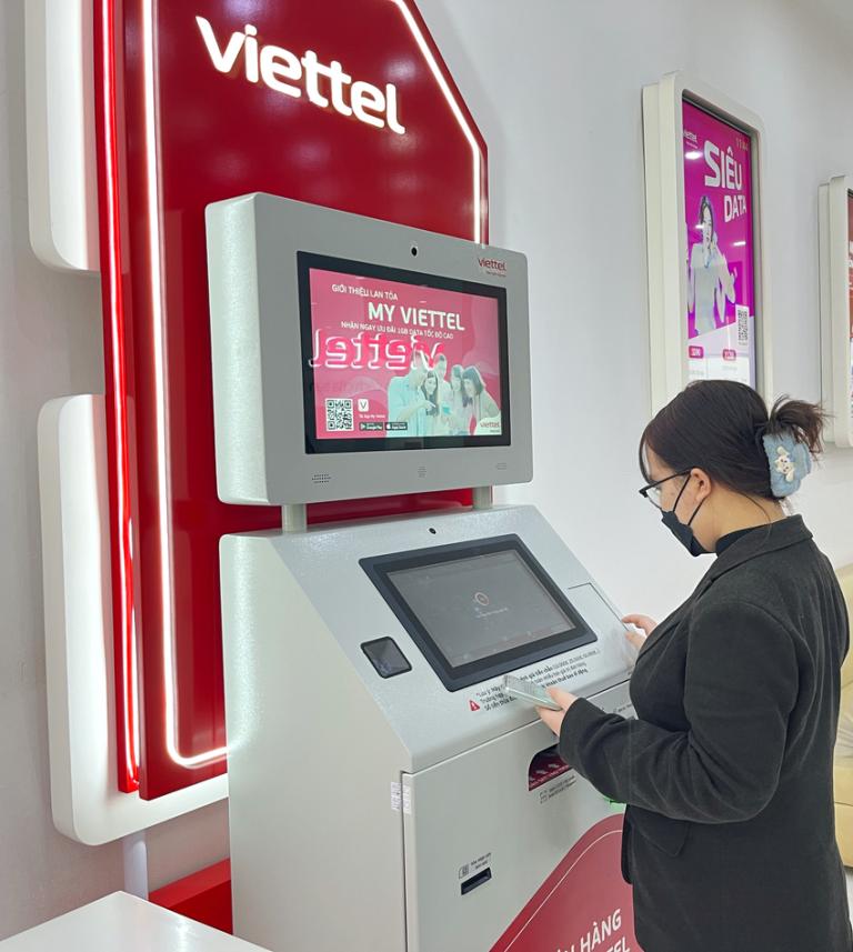 Ấn tượng với Hệ thống Smart Telco Kiosk của Viettel Telecom do ...